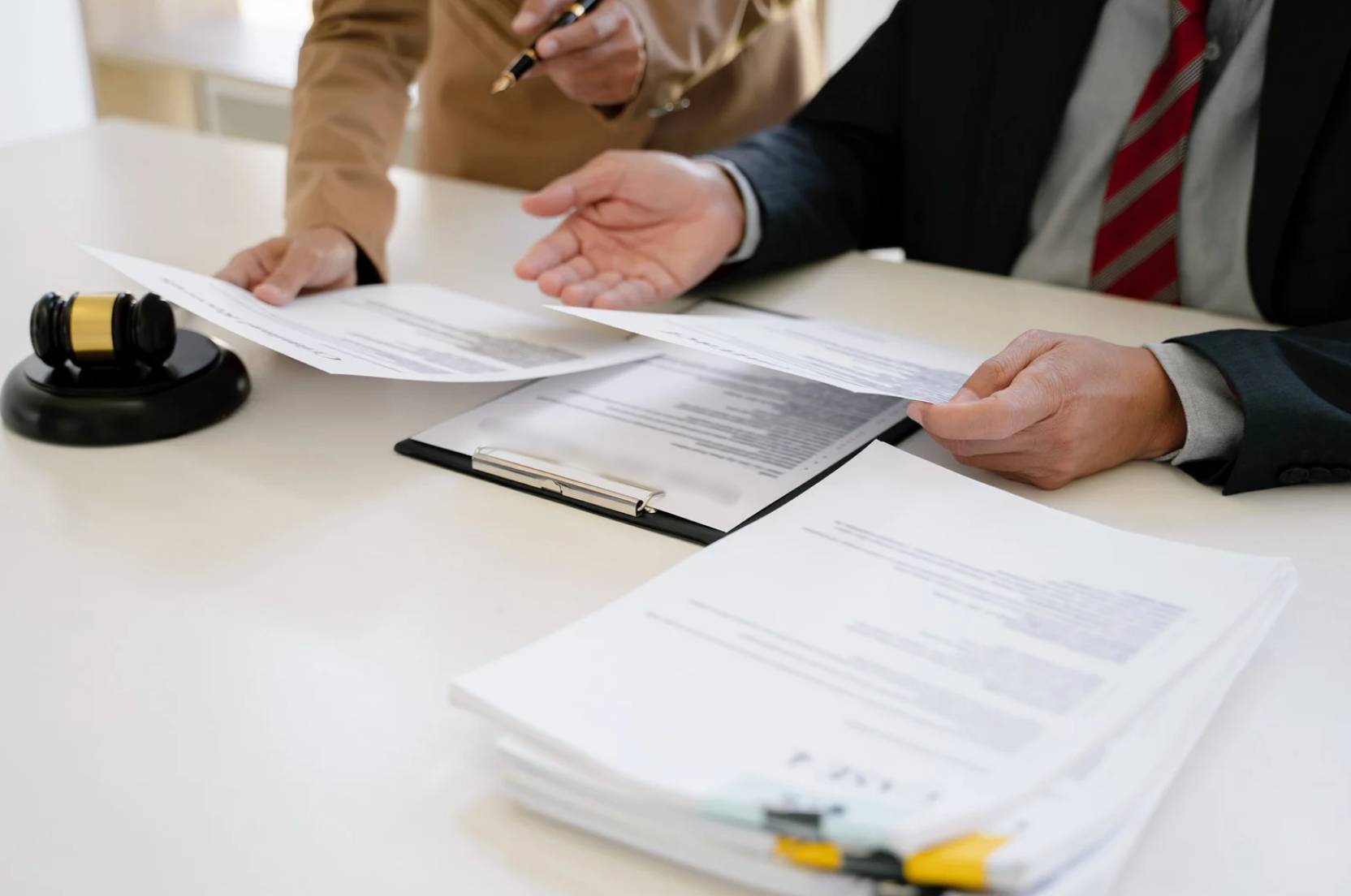 El Mandato Judicial: Concepto, Alcances y Actuación - Legal Prisma